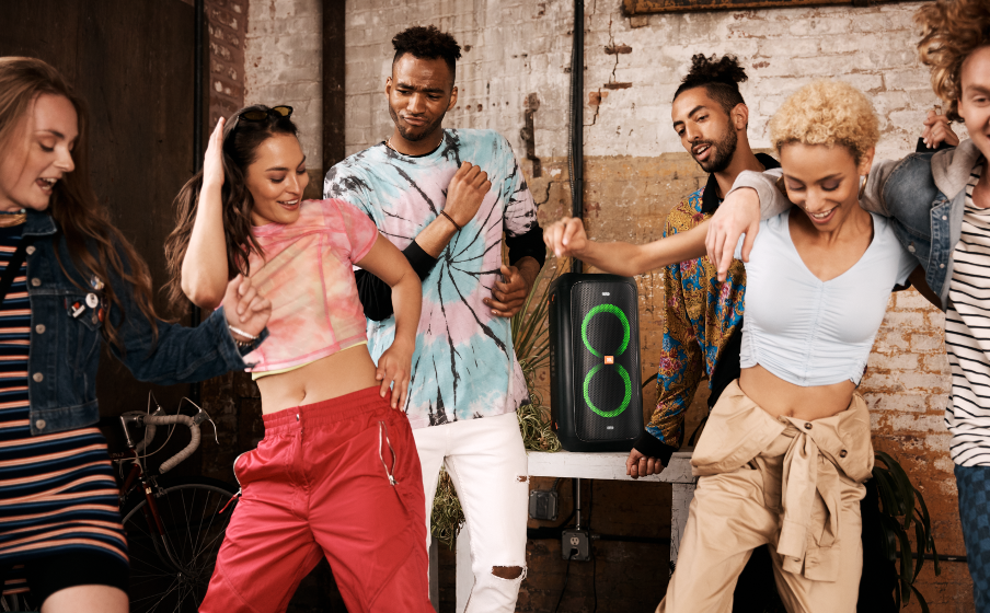 JBL PartyBox 100 | 可攜式藍牙派對喇叭，帶燈光效果